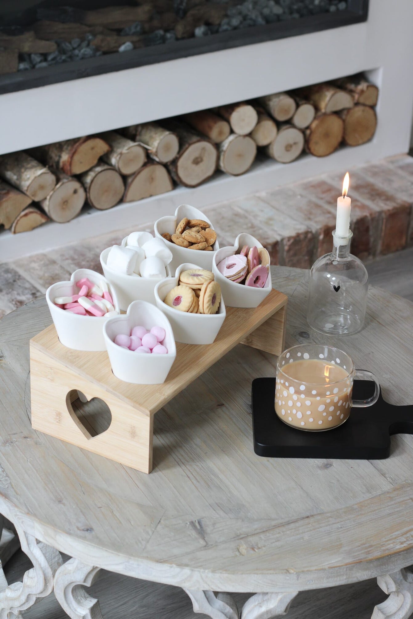Coffee Table Decor Ideas Using Trays, Mugs and Everyday Accessories ...