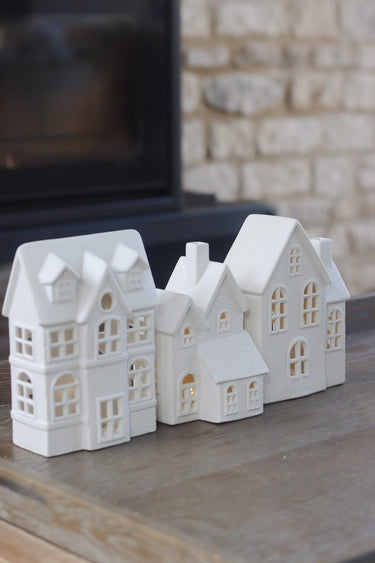 Large LED Winter House Style 4 | Pretty Little Home
